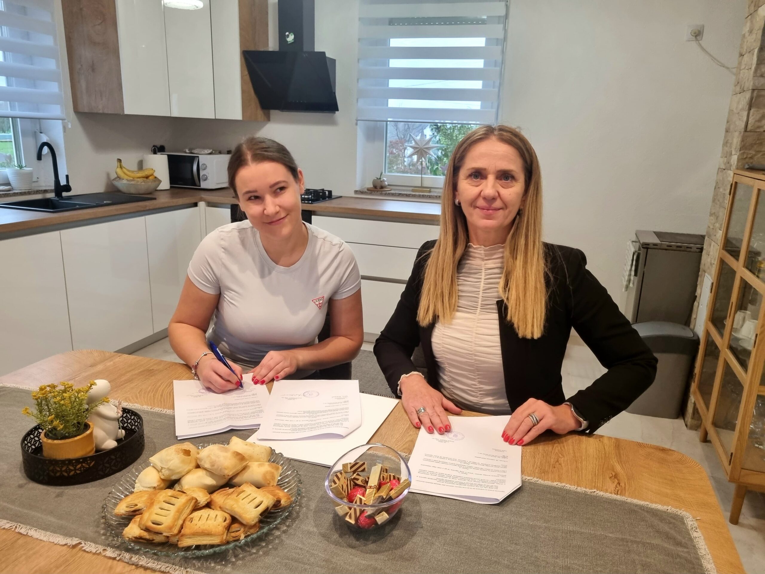 Gradonačelnica Mirjana Puškarić posjetila mladi par koji je svoj ...